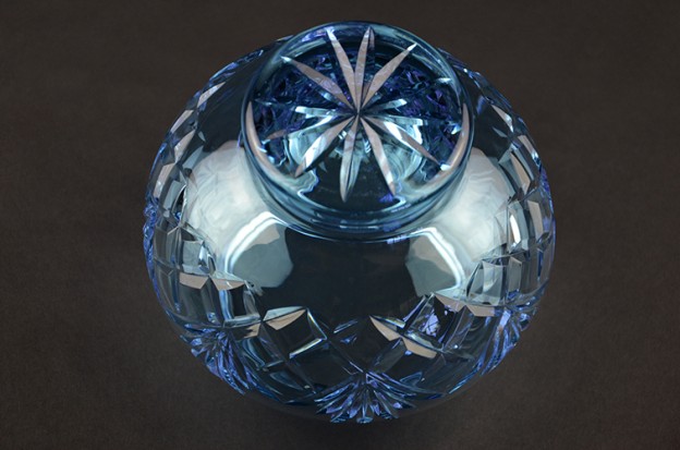 Neodymium “Alexandrite” Glass Rose Bowl Color Changing Vase, Blue and ...